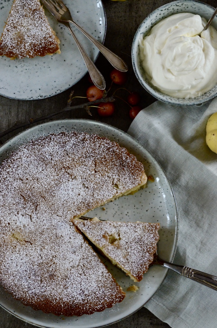 Birnen-Quitten-Kuchen mit Crème Fraîche – Quittengeschichten ...